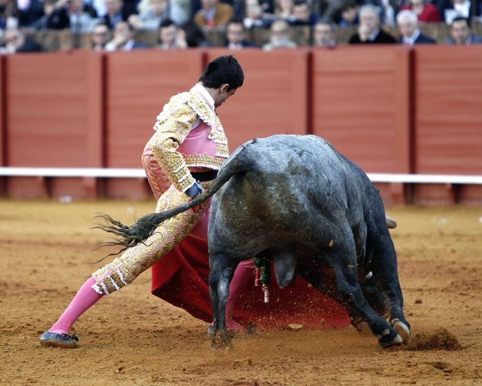 PACO UREÑA ENTRA EN LA FERIA DE ABRIL DE SEVILLA – El Muletazo