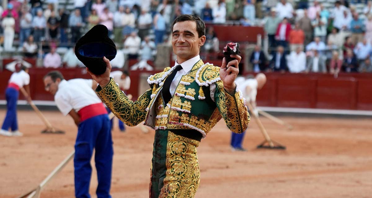 SALAMANCA: PACO UREÑA BORDA EL TOREO Y LA PRESIDENCIA LE ROBA LA PUERTA ...