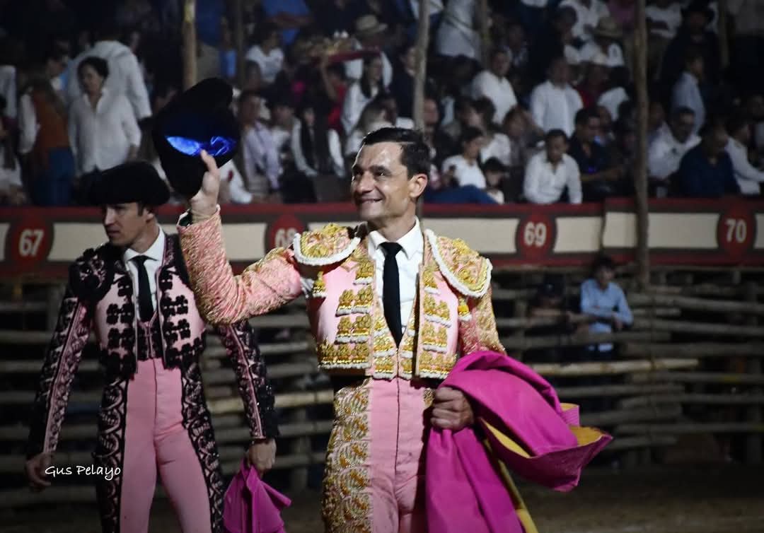 PACO UREÑA PASEA UNA OREJA EN SU DEBUT EN «LA PETATERA» DE MÉXICO – El ...